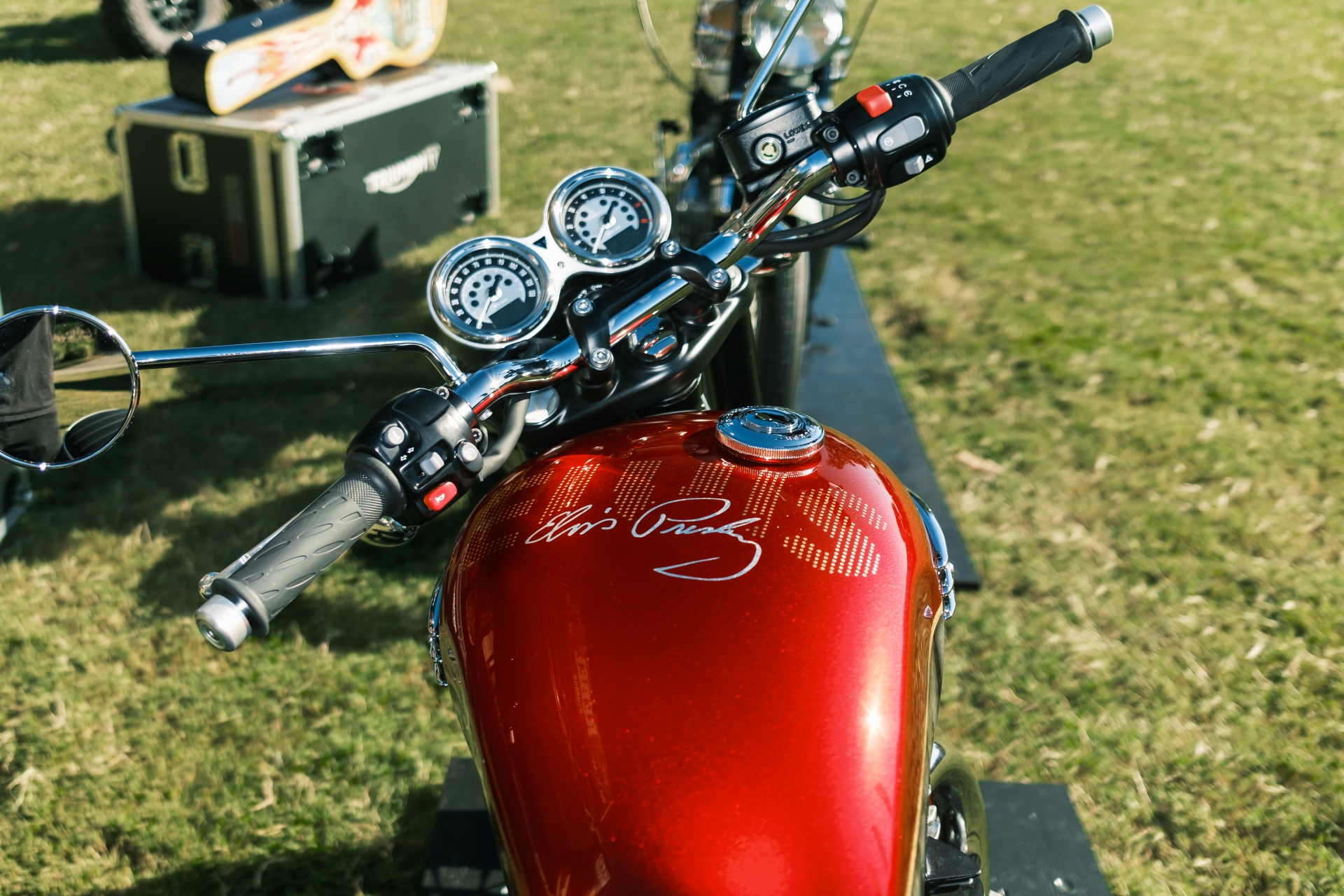 Elvis Presley y su relación con Triumph - Motor Style