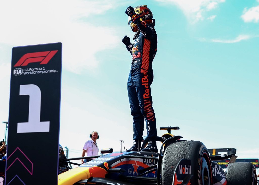 Verstappen gana, Sainz tercero por la sanción de Hamilton y Alonso abandona - Motor Style